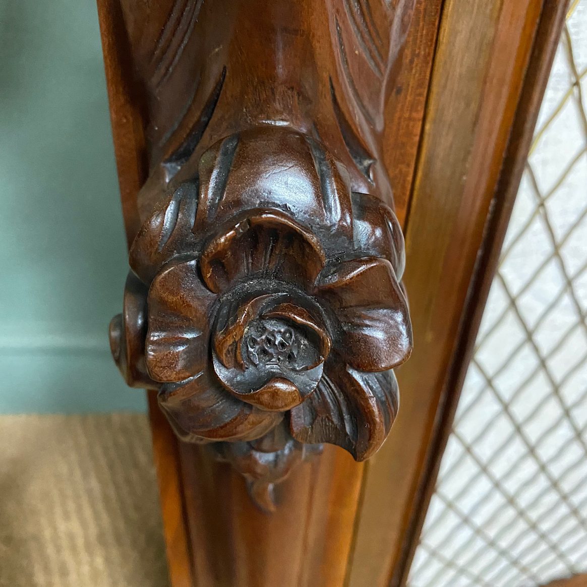 How To Apply And Wax Wooden Furniture - Priory Polishes