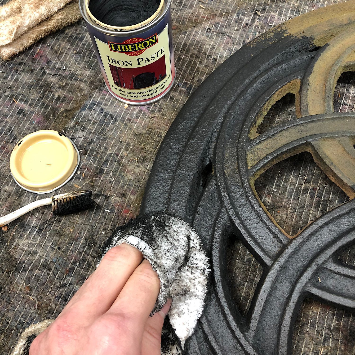 Liberon Iron Paste - 250 Ml - For Cast & Wrought Ironwork - Priory Polishes